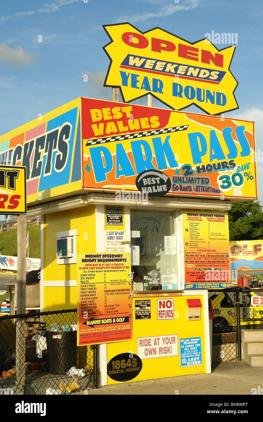 Theme park ticket booth hi-res stock photography and images - Alamy