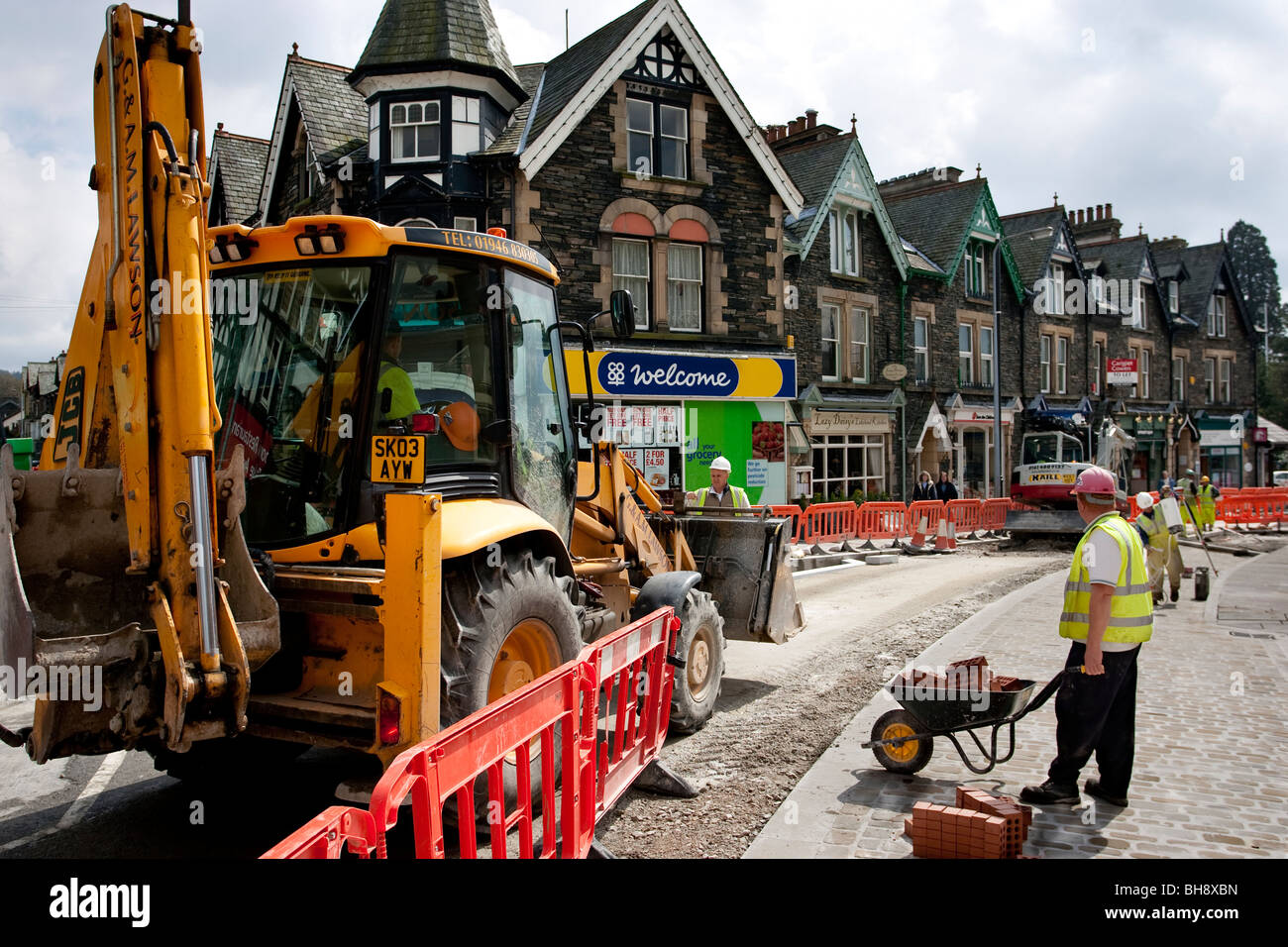 Jcb orange hi-res stock photography and images - Alamy