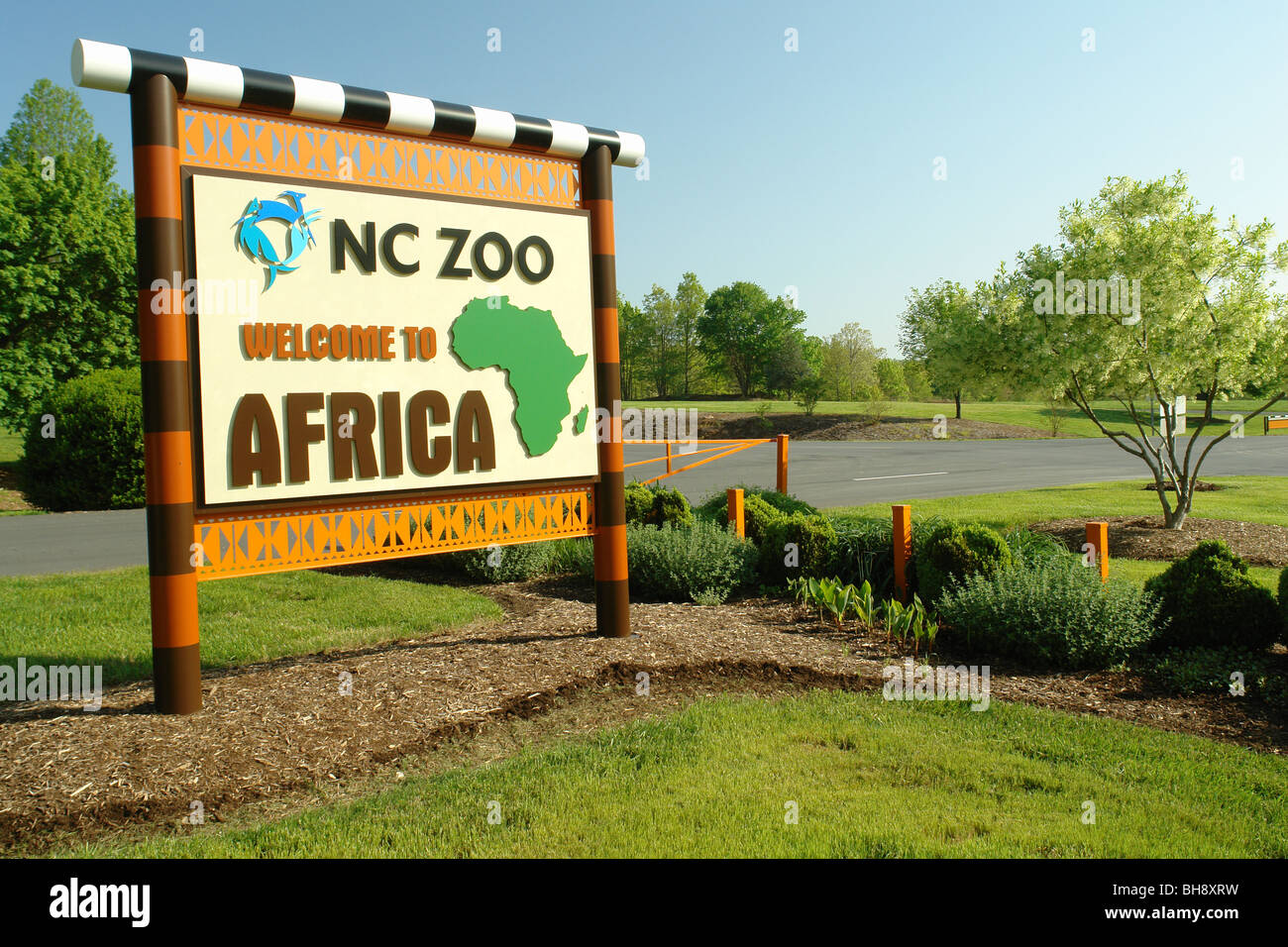 Nc zoo entrance sign hi-res stock photography and images - Alamy