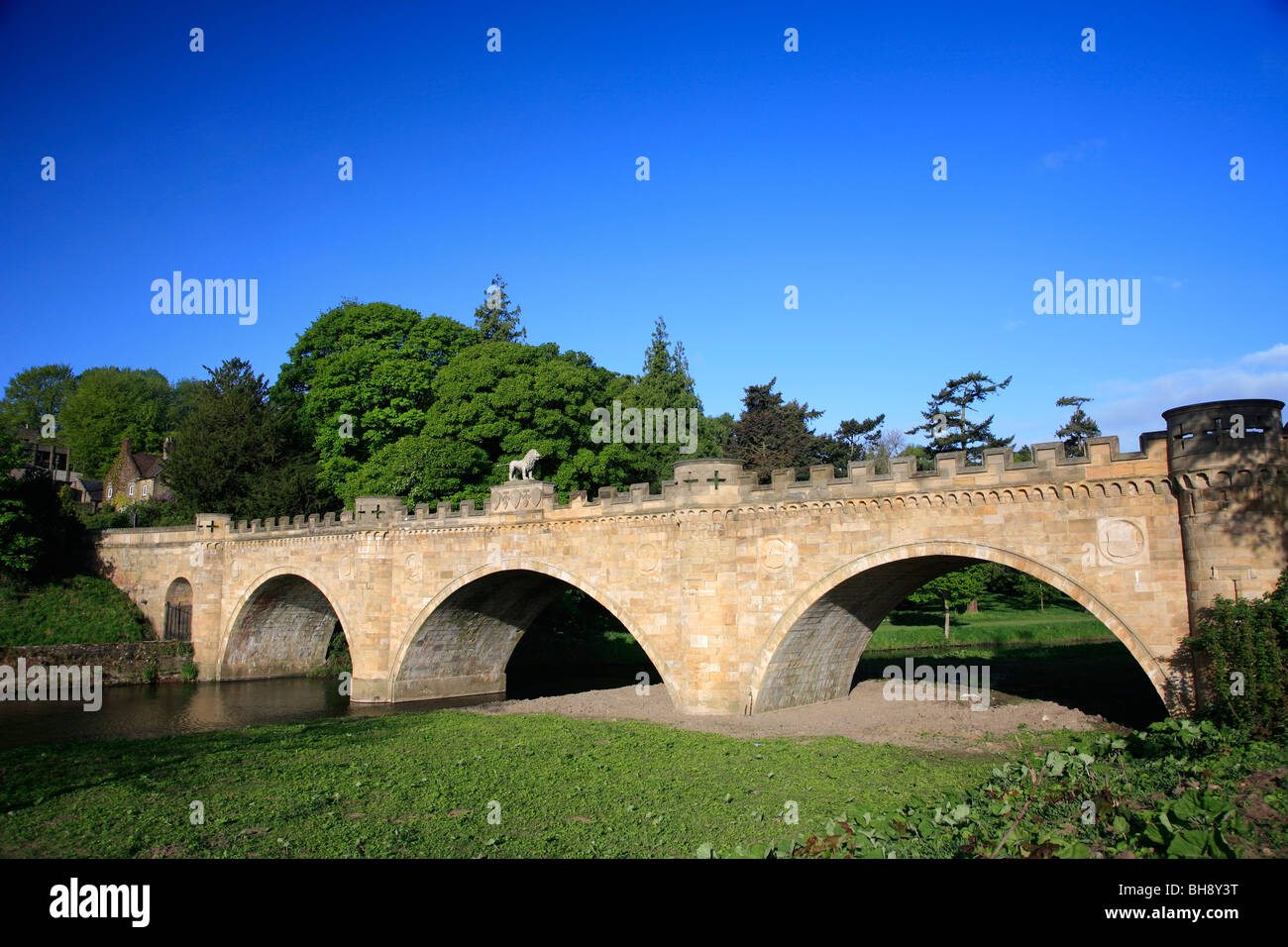 The Stone Built Lion Bridge over River Aln Alnwick Town Northumbria ...
