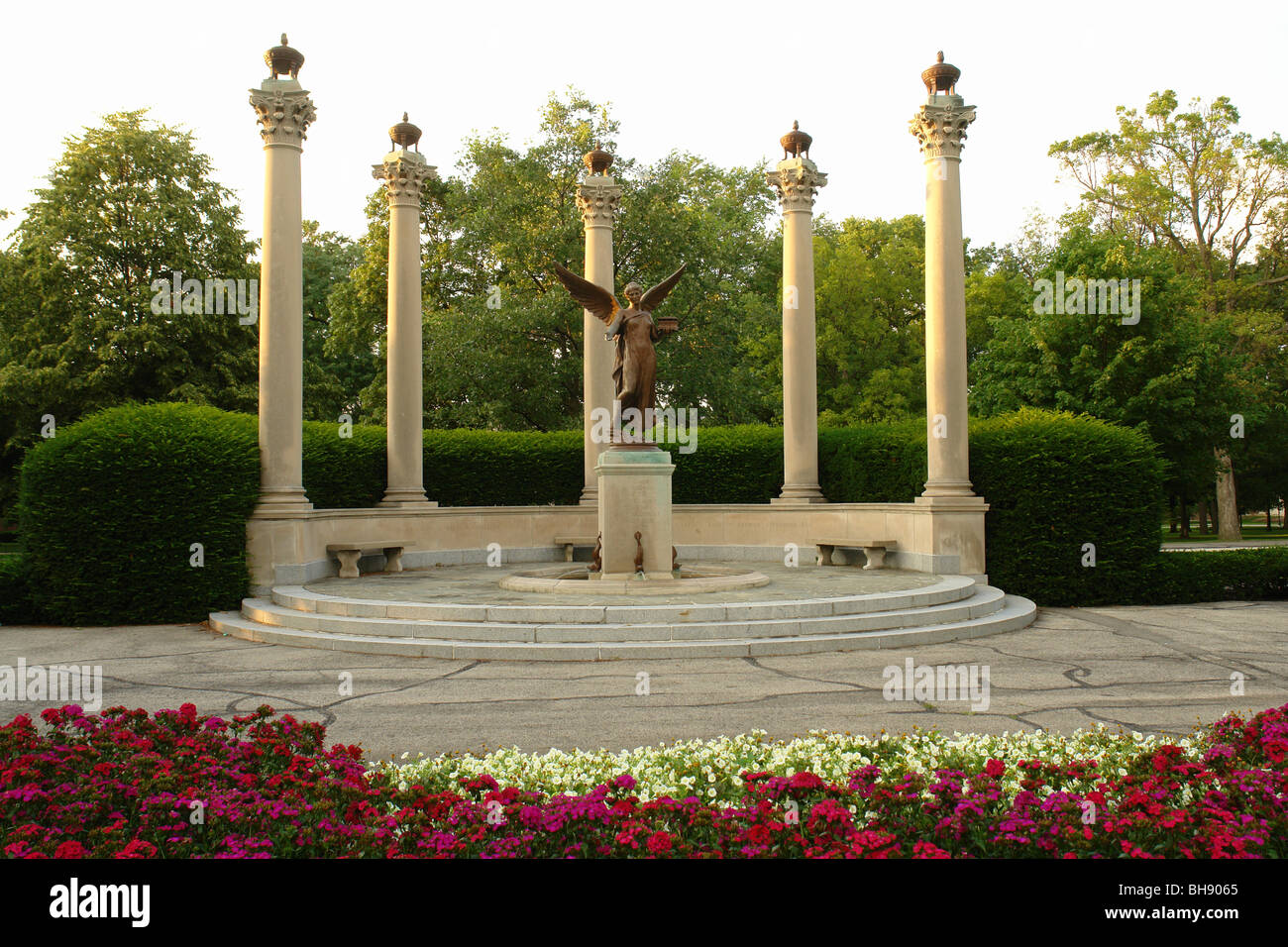 Beneficence bronze statue hi-res stock photography and images - Alamy