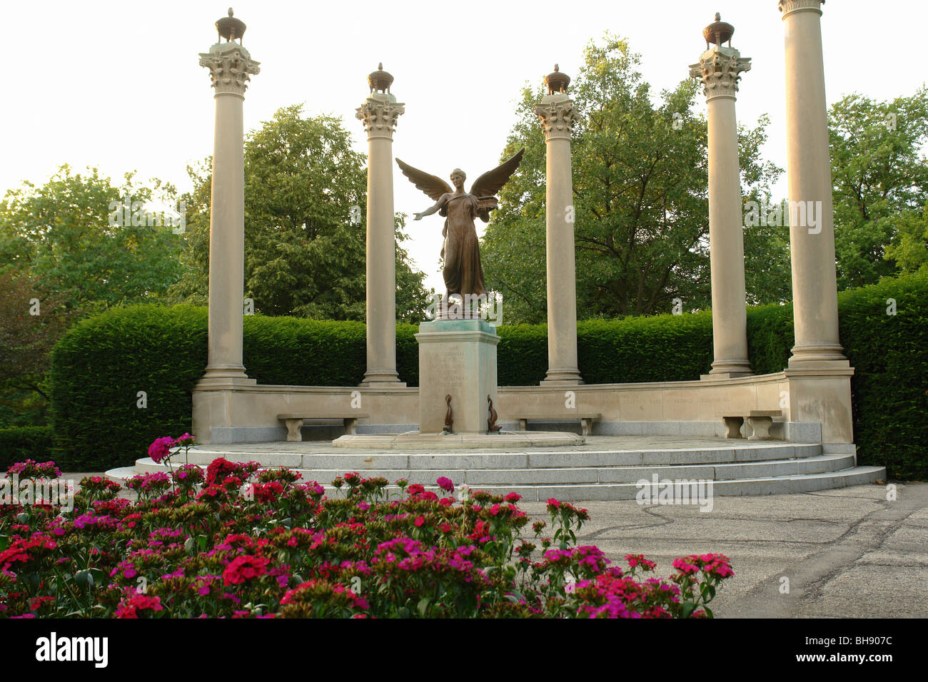 Beneficence bronze statue hi-res stock photography and images - Alamy