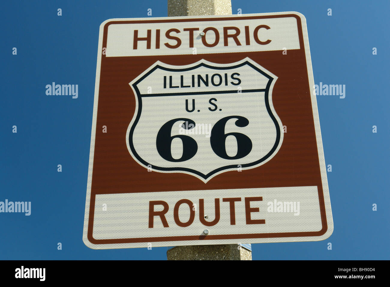 AJD64982, Historic Route 66 road sign, IL, Illinois Stock Photo - Alamy