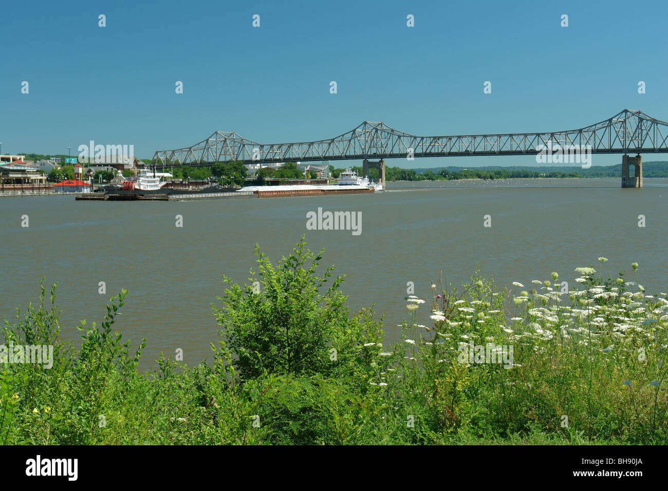 AJD64996, Peoria, IL, Illinois, Illinois River, Riverboats, barges ...