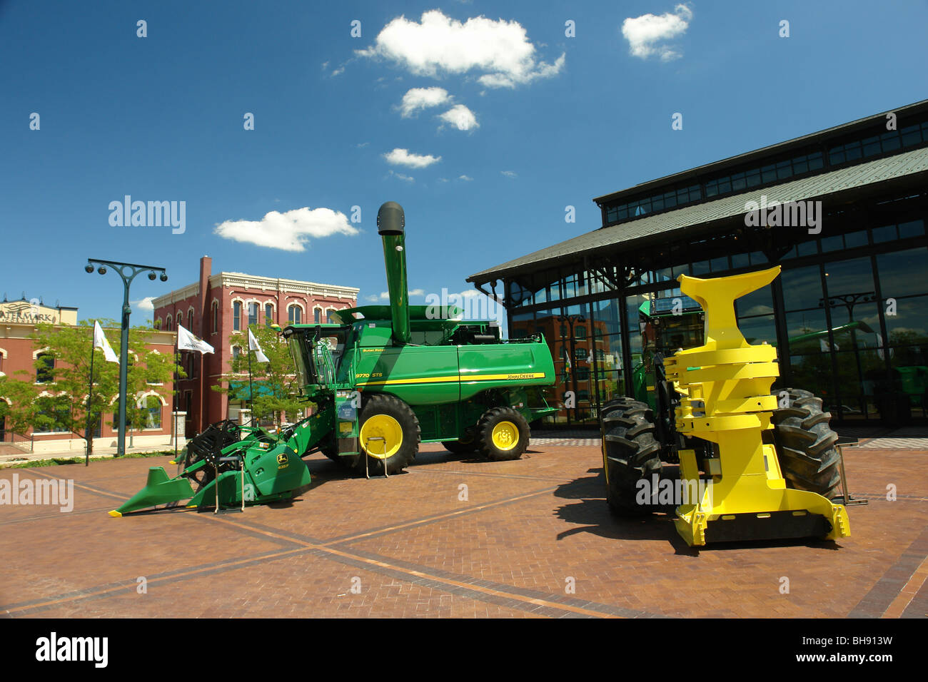 John deere pavilion moline hi-res stock photography and images - Alamy