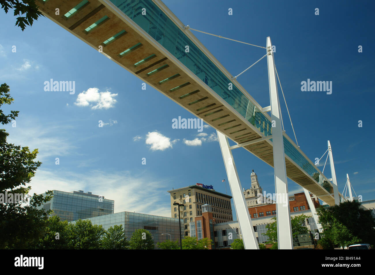 Davenport iowa skybridge hi-res stock photography and images - Alamy