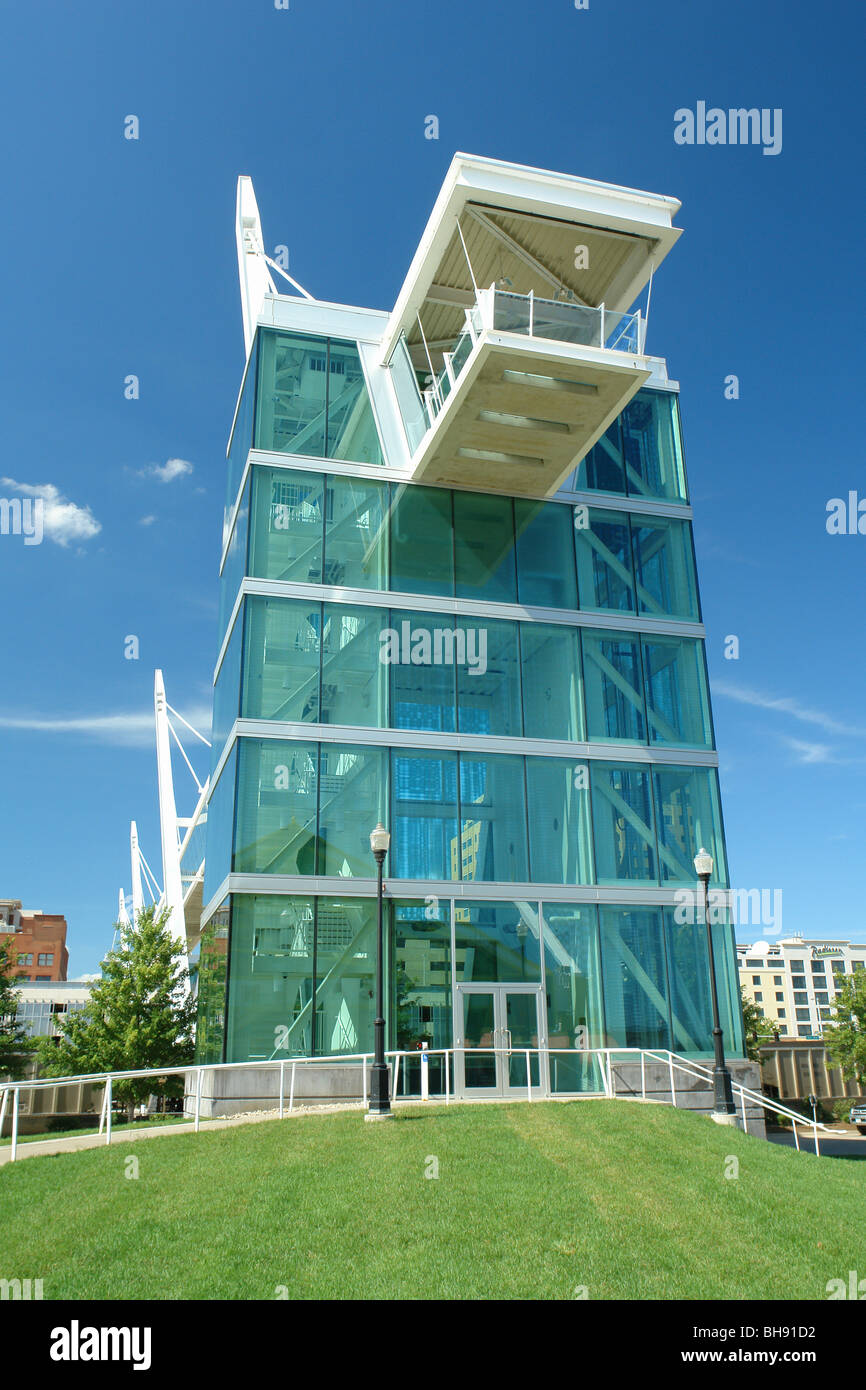 Davenport iowa skybridge hi-res stock photography and images - Alamy
