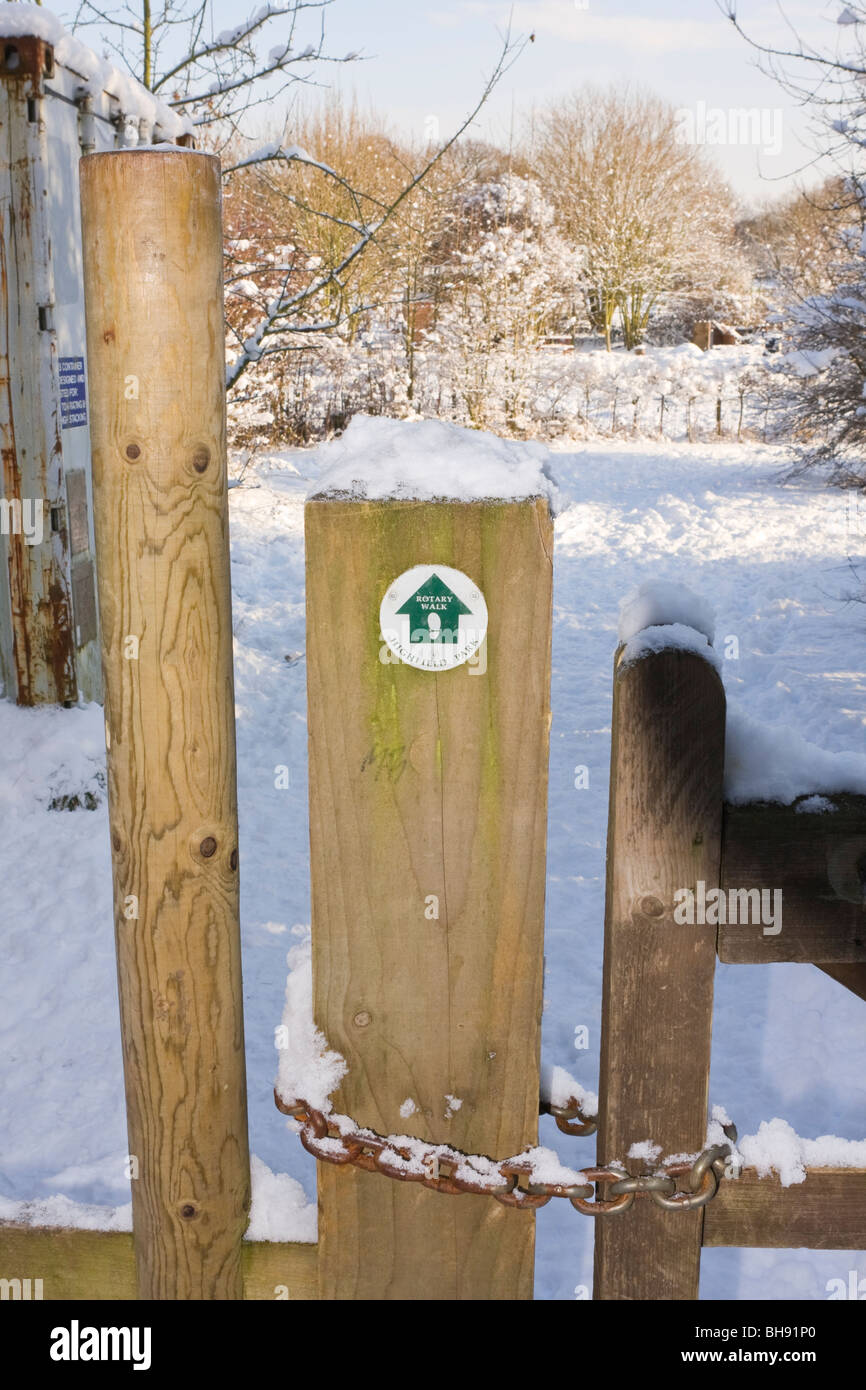 Gate posts hi-res stock photography and images - Alamy