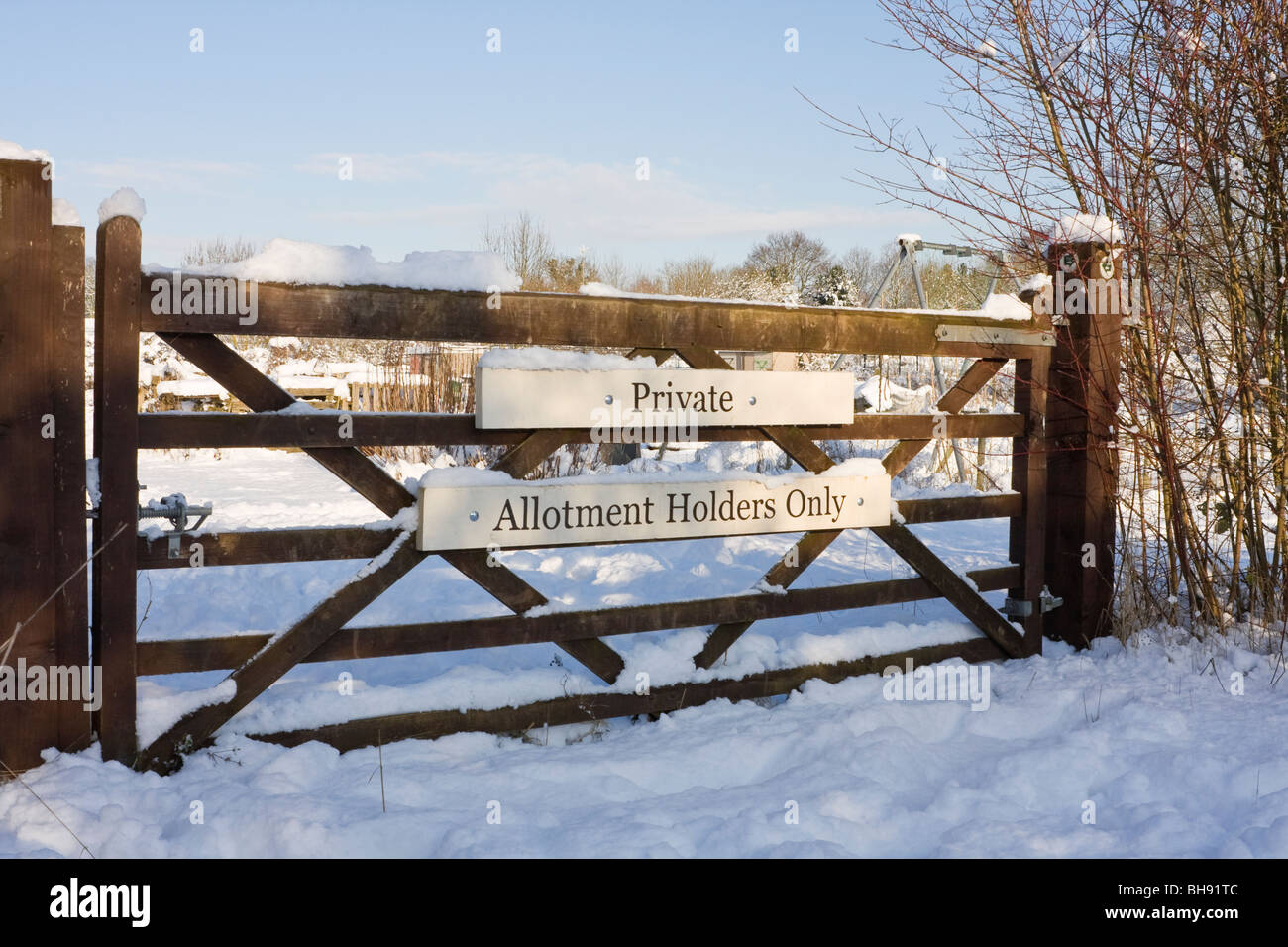 Five bar gate hi-res stock photography and images - Alamy