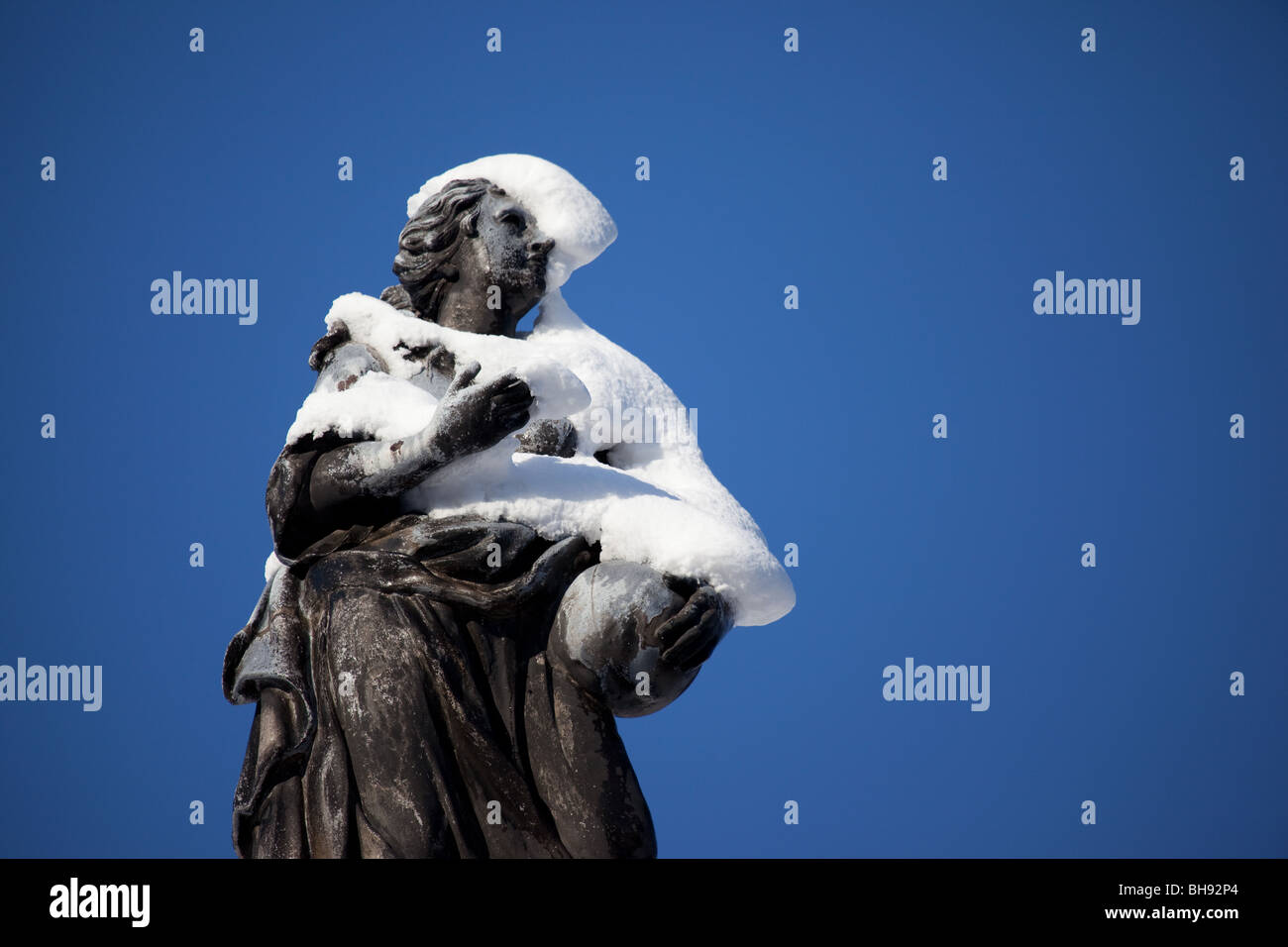 Frozen statue hi-res stock photography and images - Alamy