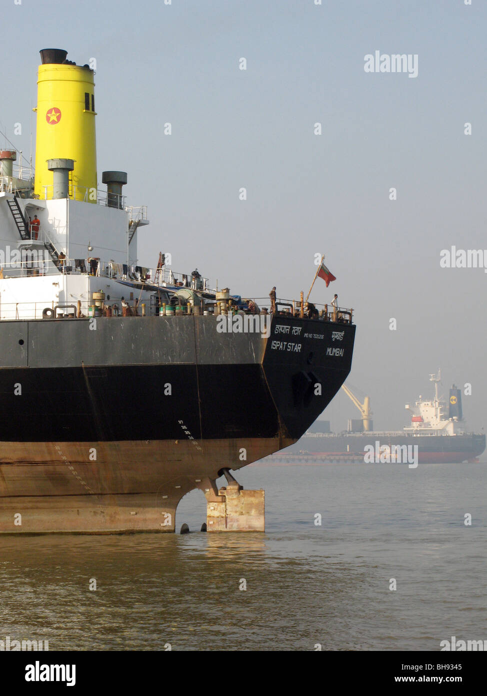 INDIA Indian Cargo Ship At Mumbai Harbour Photo Julio Etchart Stock Photo Alamy india-indian-cargo-ship-at-mumbai-harbour-photo-julio-etchart-stock-photo-alamy