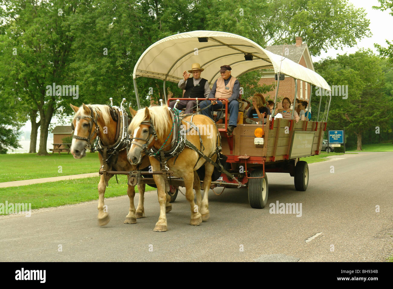 Wagon ride hi-res stock photography and images - Alamy