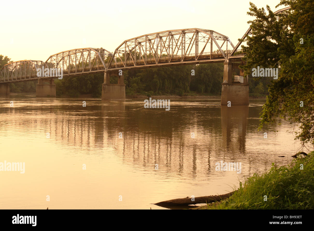 AJD65244, New Harmony, IN, Indiana, Wabash River, railroad bridge Stock ...