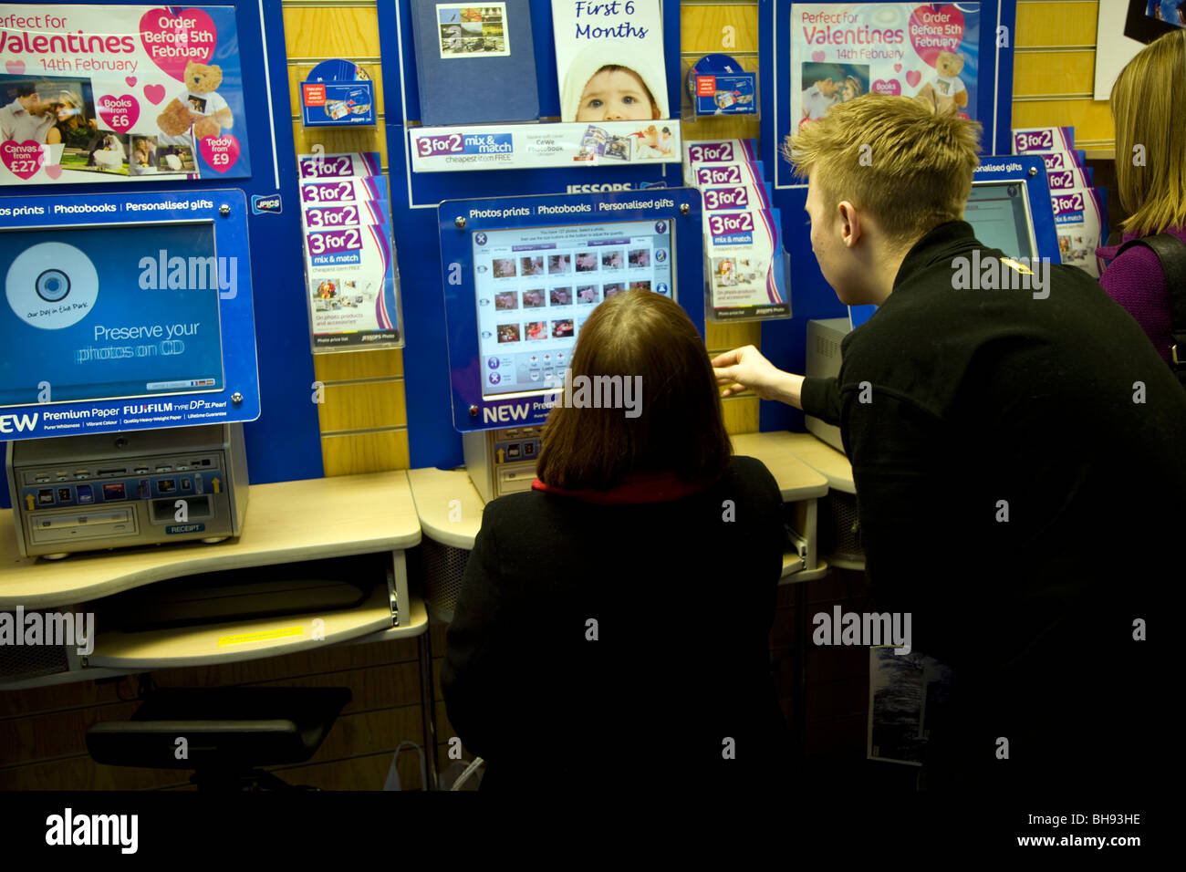 Ordering photo prints on computer in Jessops photography shop ...