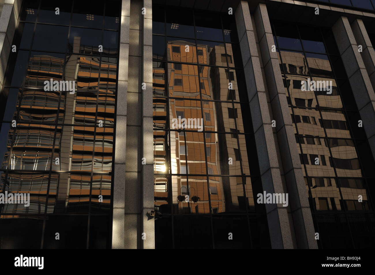Reflection building london hi-res stock photography and images - Alamy