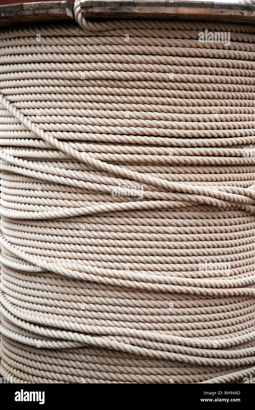 Twisted rope hi-res stock photography and images - Alamy