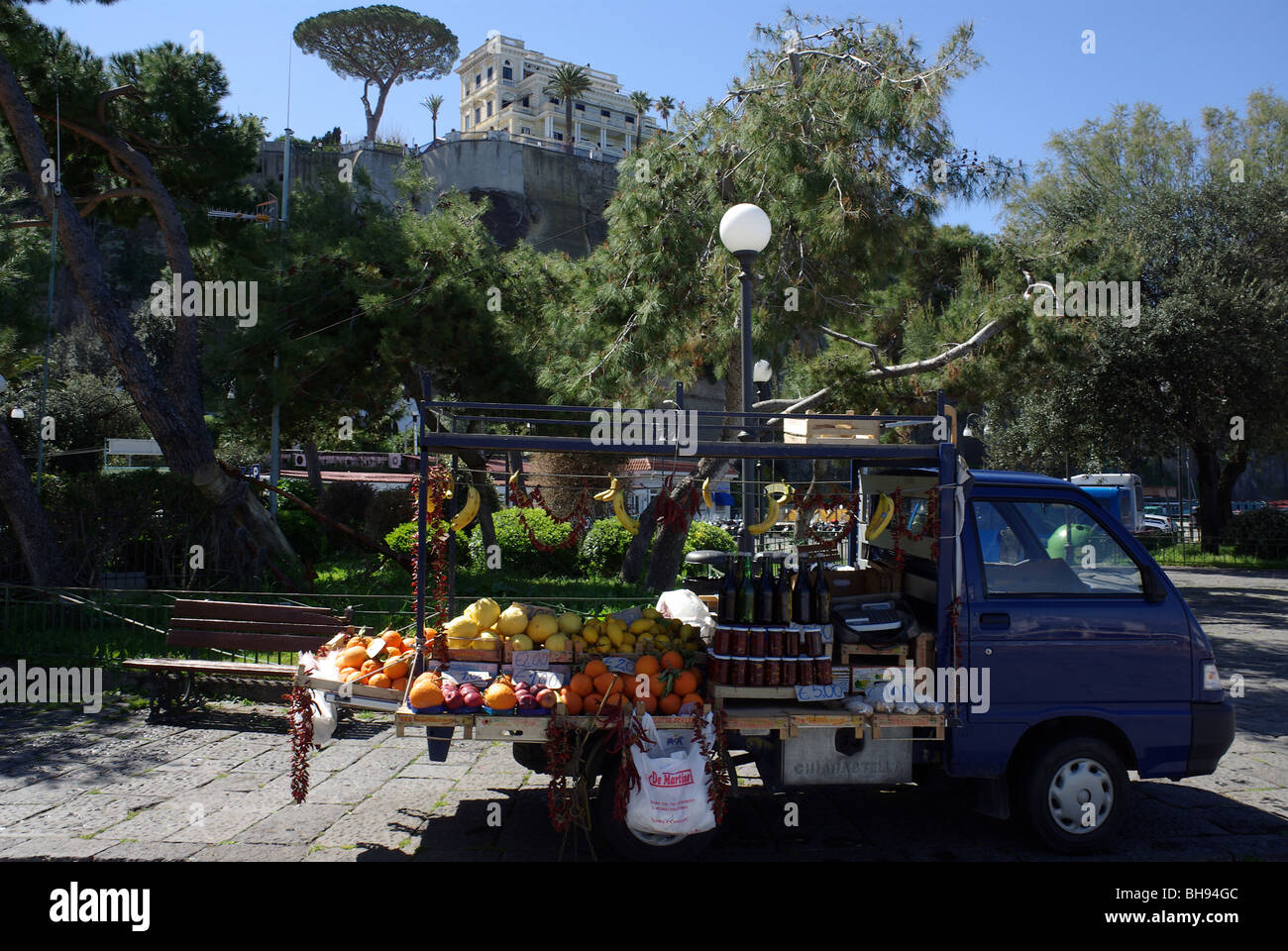 Truck with oranges hi-res stock photography and images - Alamy