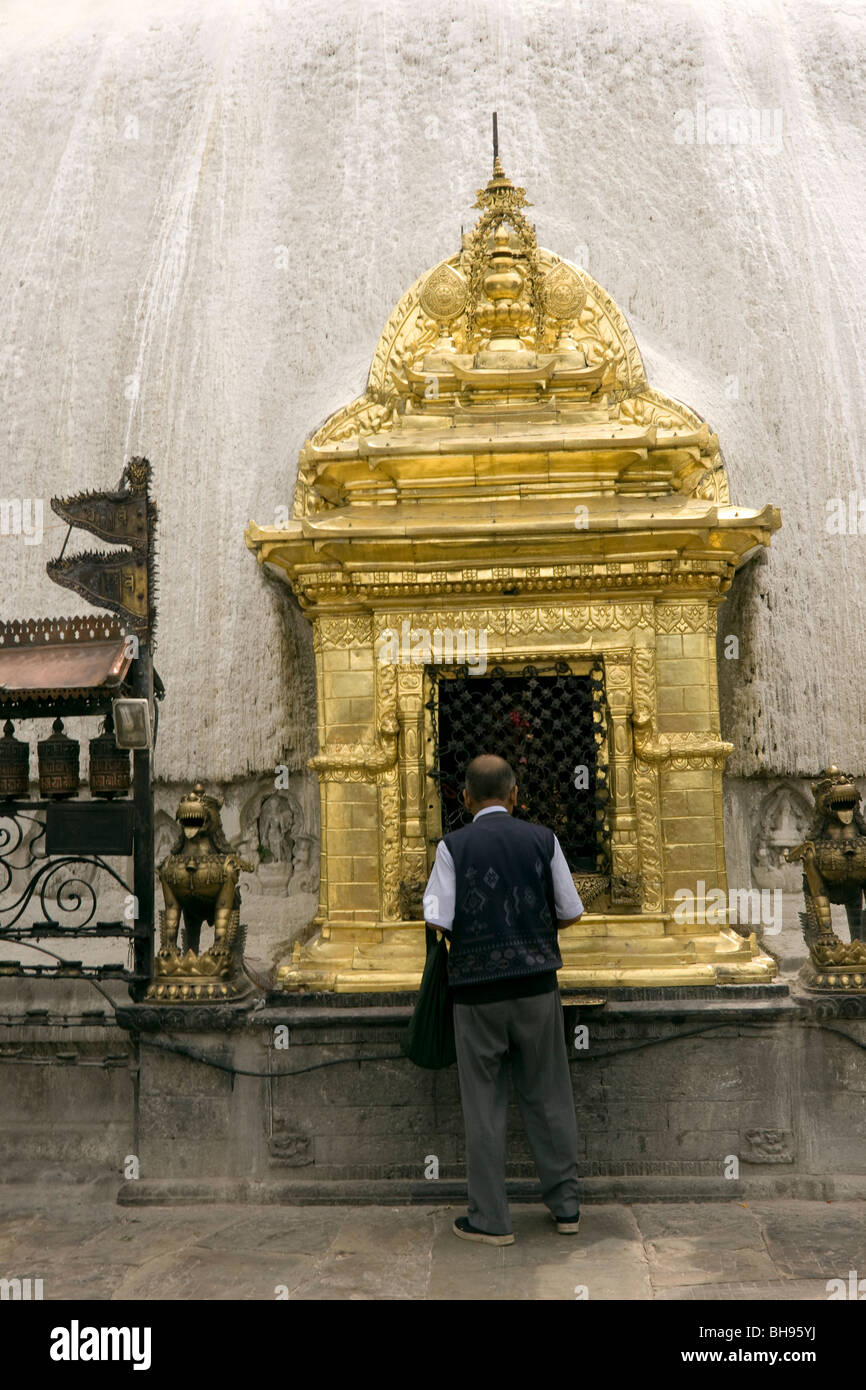 buddhist devotee at golden shrine at the swayambunath stupa Stock Photo ...
