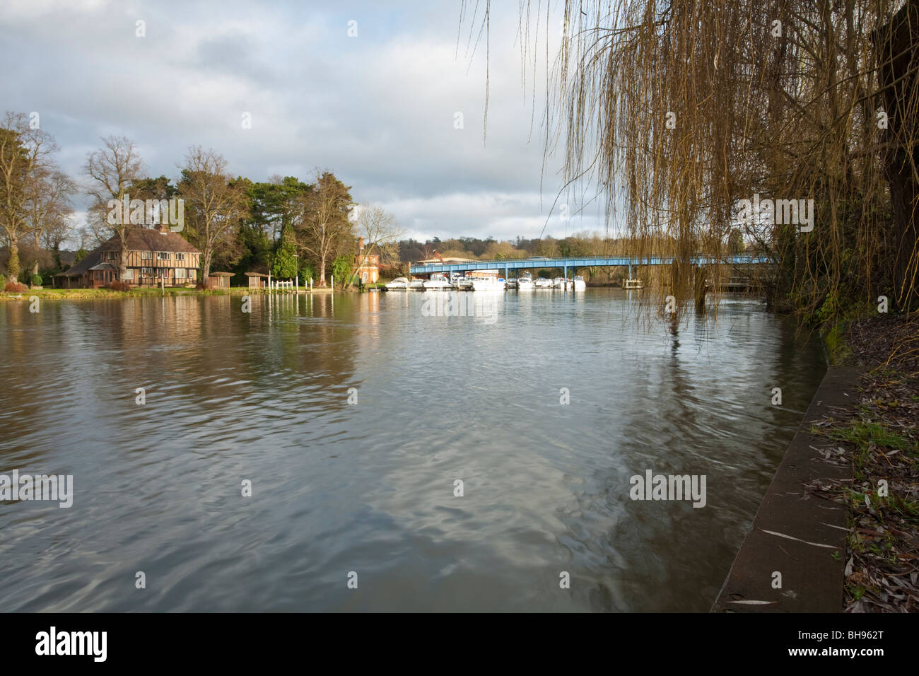 Cookham Bridge over the River Thames, Berkshire, Uk Stock Photo - Alamy