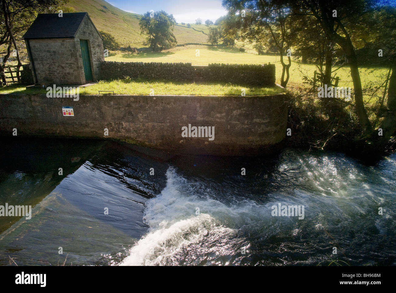 river dove dovedale peak district national park derbyshire ...