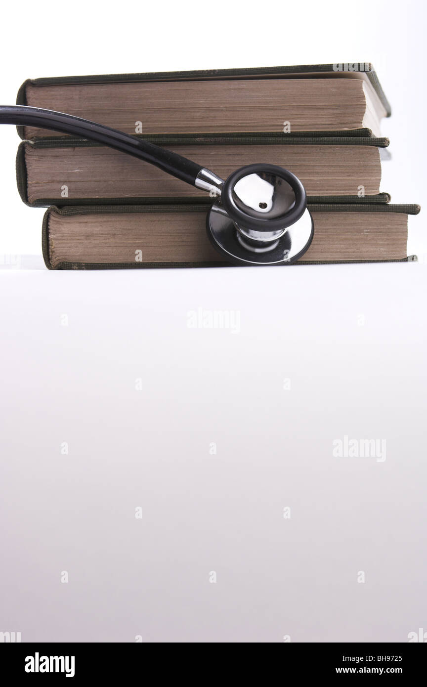 Stethoscope medical book hi-res stock photography and images - Alamy