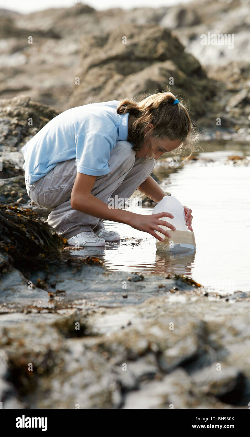 Children collecting water samples hi-res stock photography and images ...
