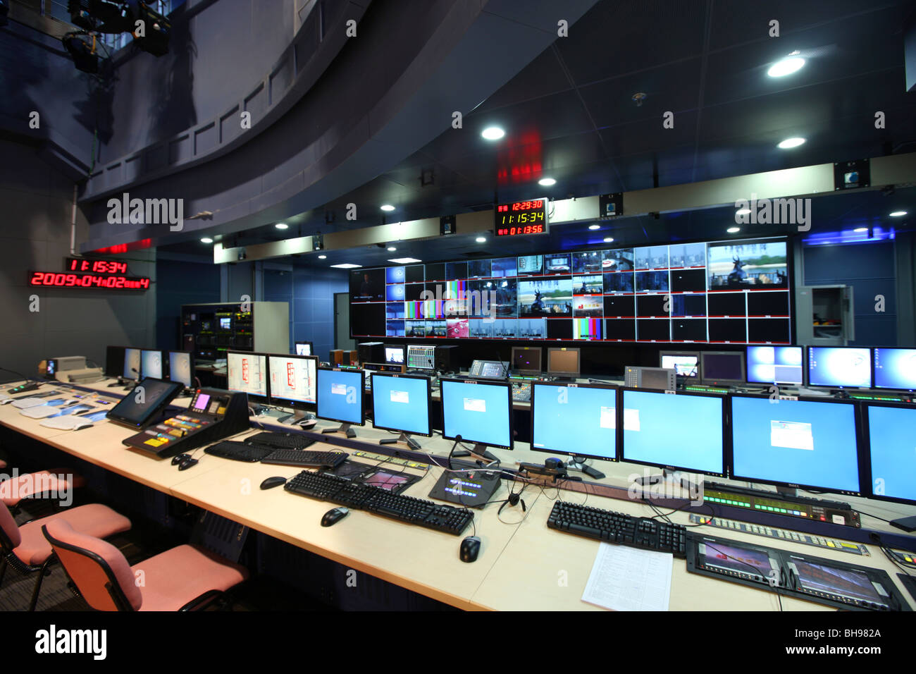 Tv new station hi-res stock photography and images - Alamy