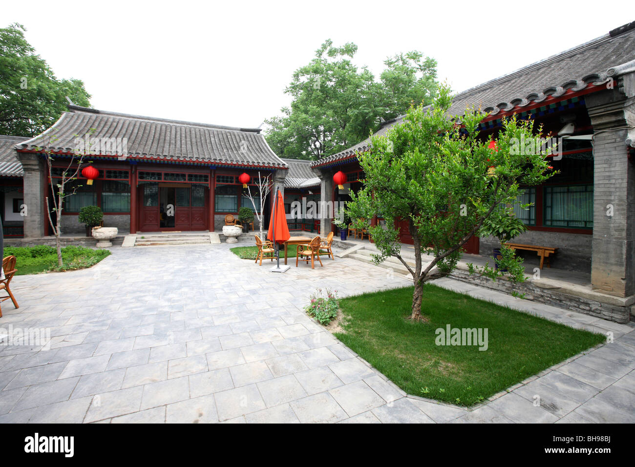 Red lantern house beijing hi-res stock photography and images - Alamy