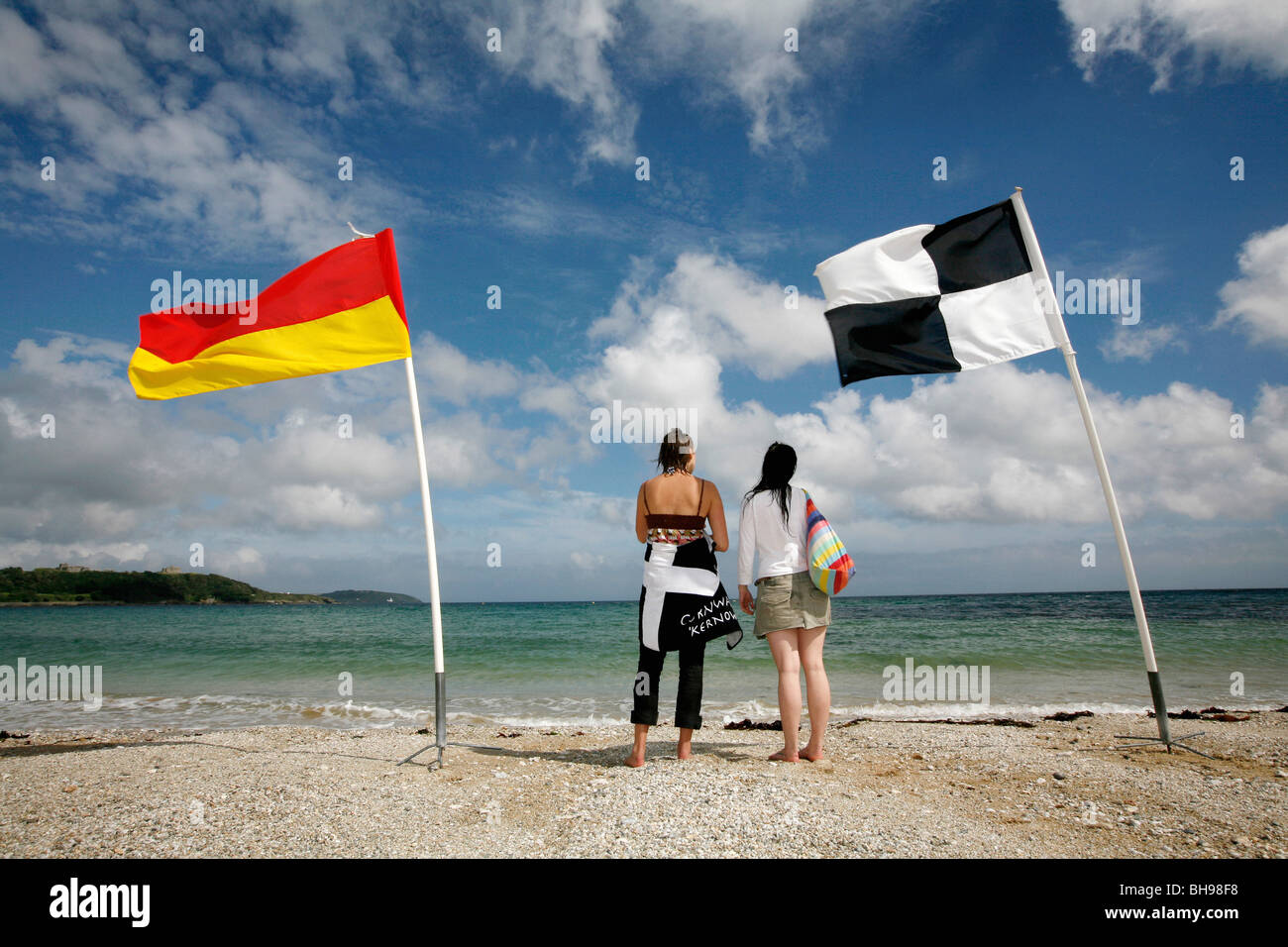 Black white beach safety flag hi-res stock photography and images - Alamy