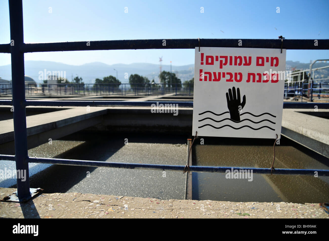 Sludge warning sign hi-res stock photography and images - Alamy