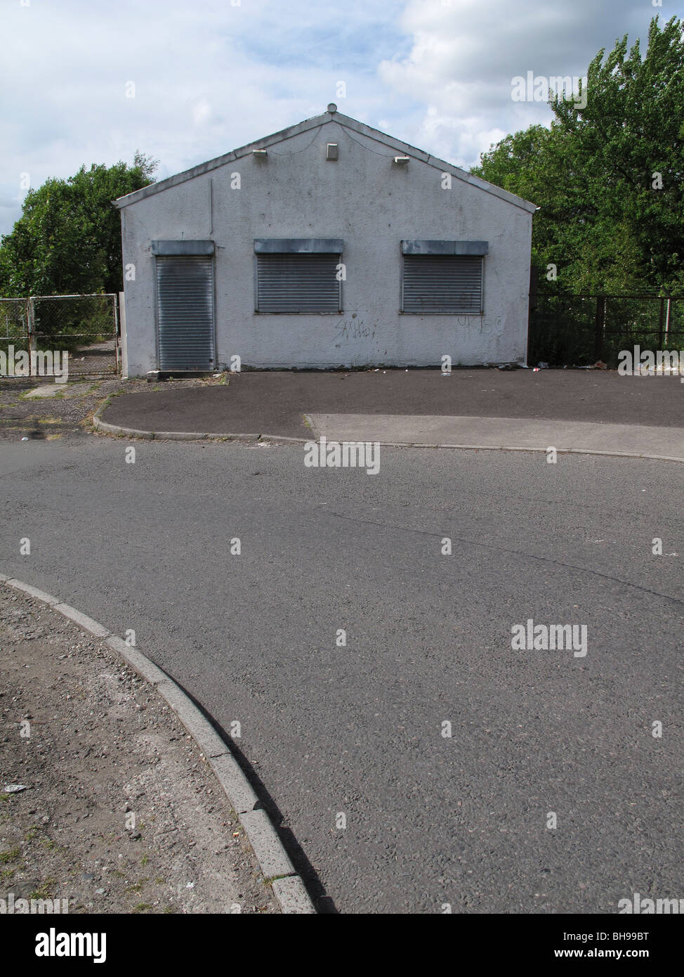 Small vacant industrial unit Stock Photo - Alamy