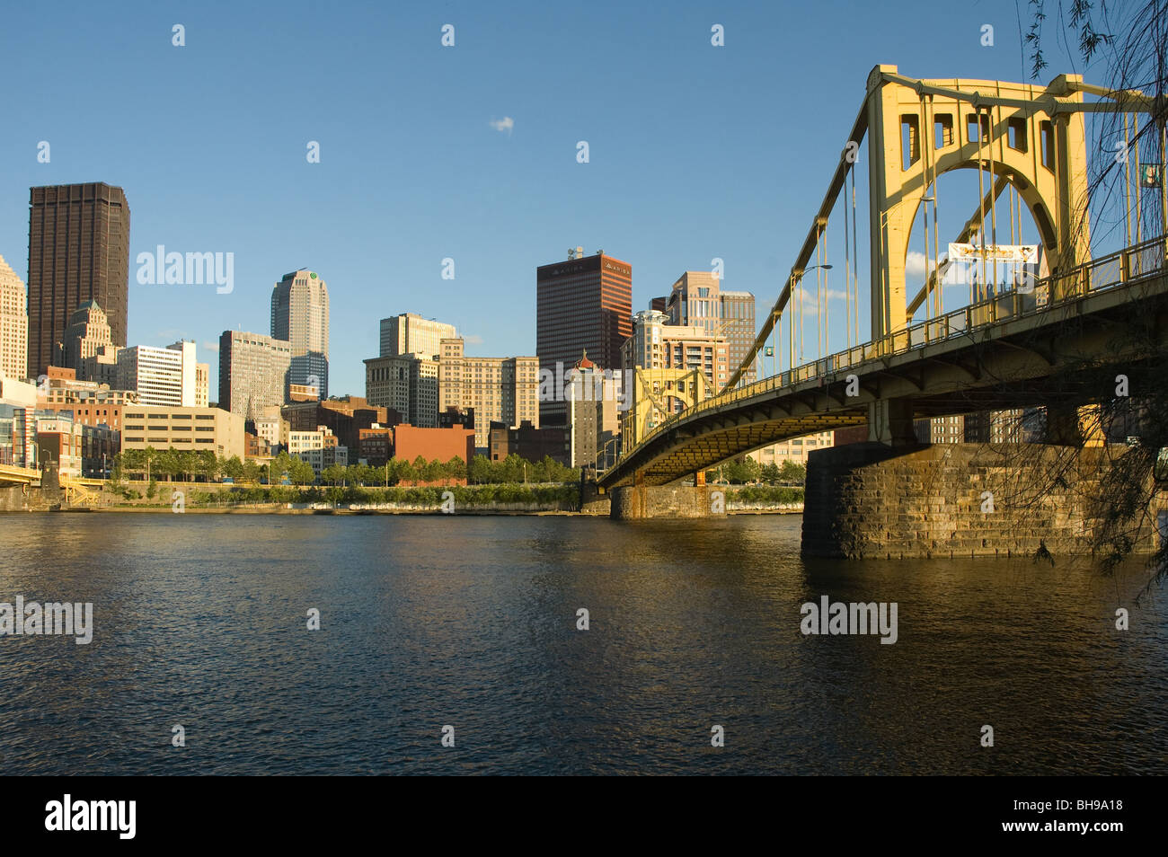 Pittsburgh, Pennsylvania skyline and Allegheny River Stock Photo - Alamy