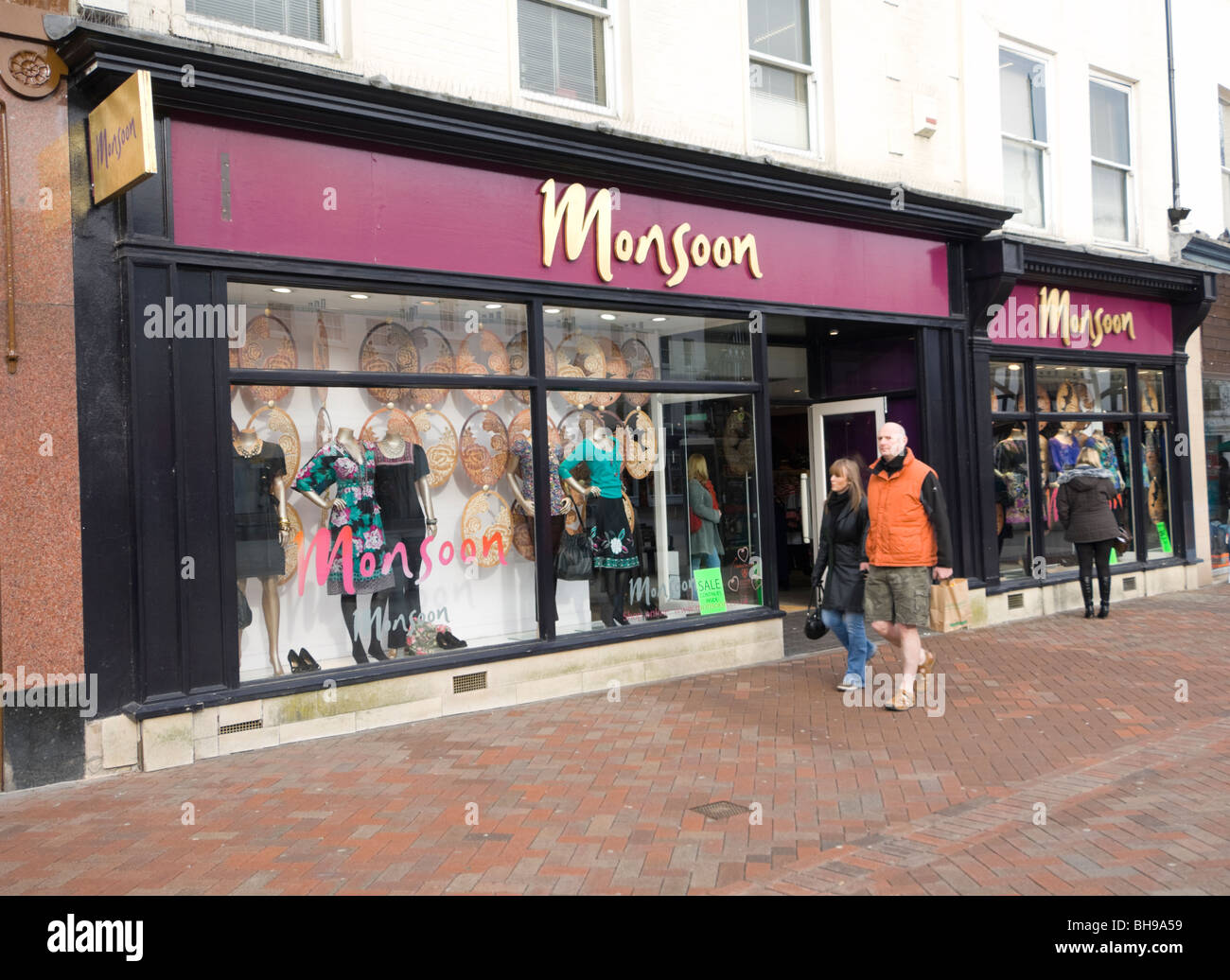 Fashion clothes shop name hi-res stock photography and images - Alamy