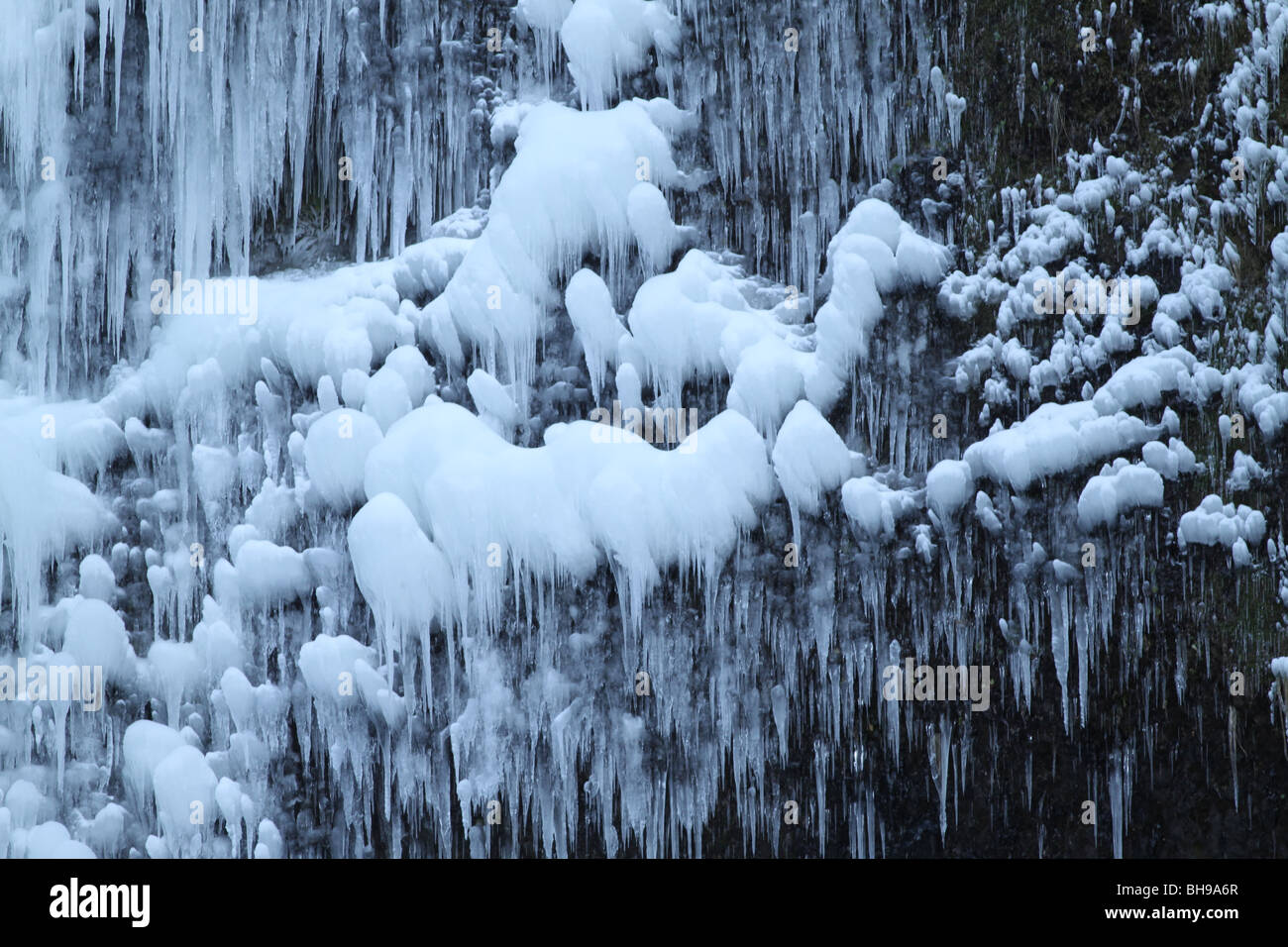 Snow and ice at the base of Multnomah Falls in Oregon Stock Photo - Alamy