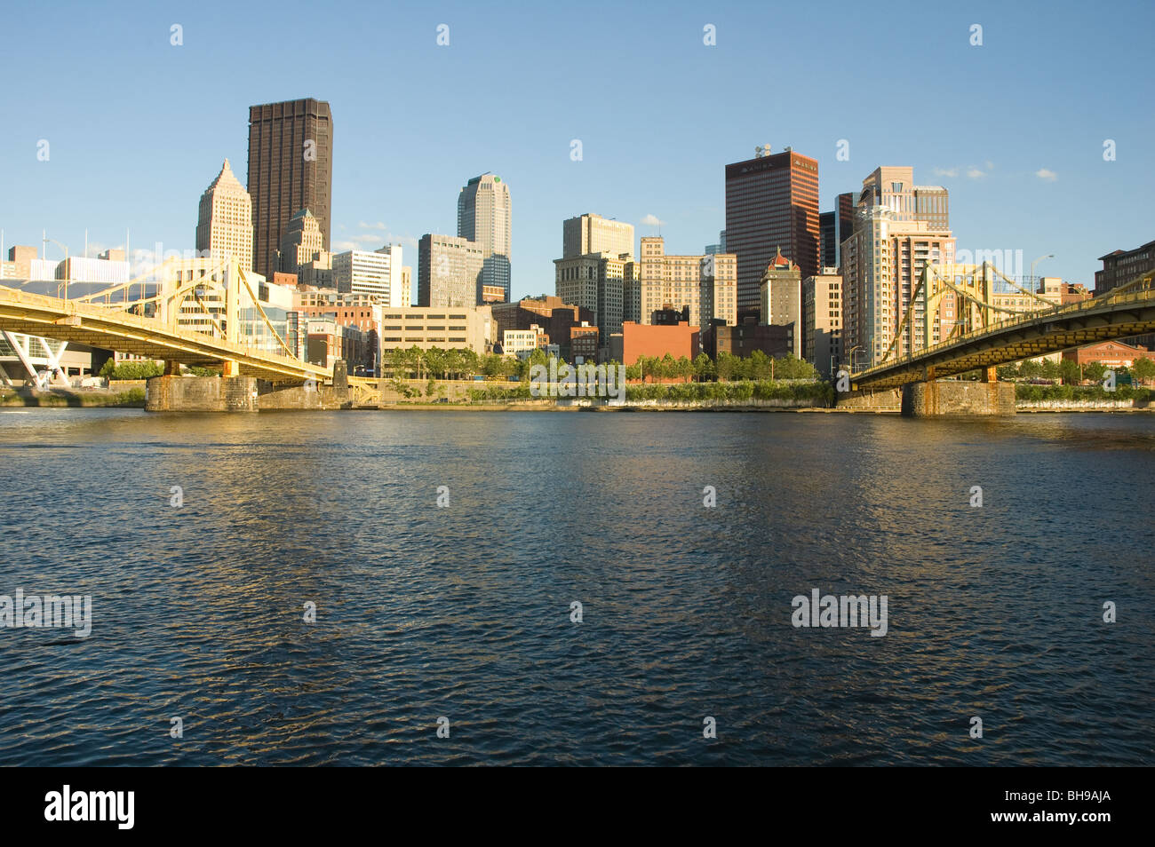 Pittsburgh, Pennsylvania skyline and Allegheny River Stock Photo - Alamy