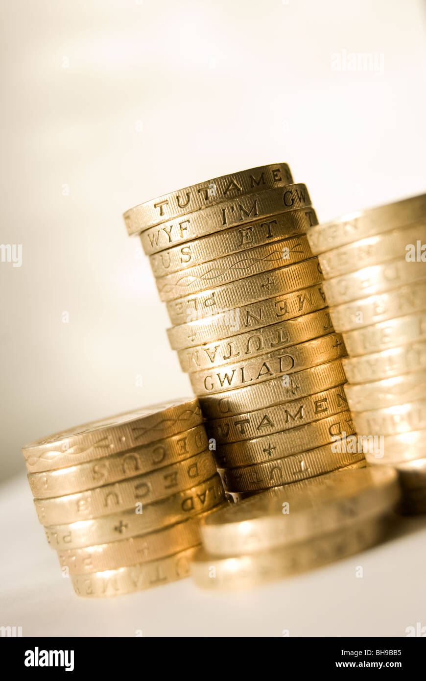 Stacks of One Pound Coins Stock Photo - Alamy
