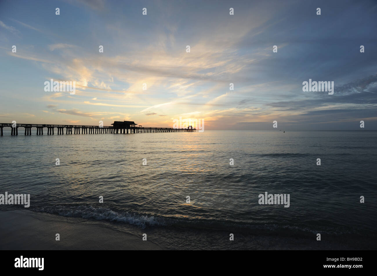 Beach sunset naples florida hi-res stock photography and images - Alamy