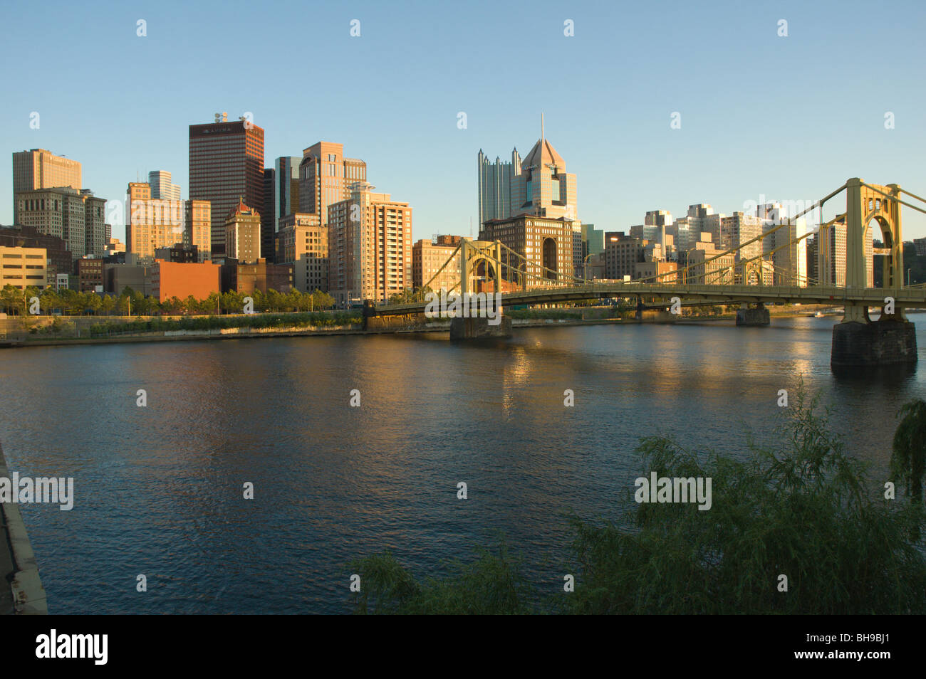 Pittsburgh, Pennsylvania skyline and Allegheny River Stock Photo - Alamy