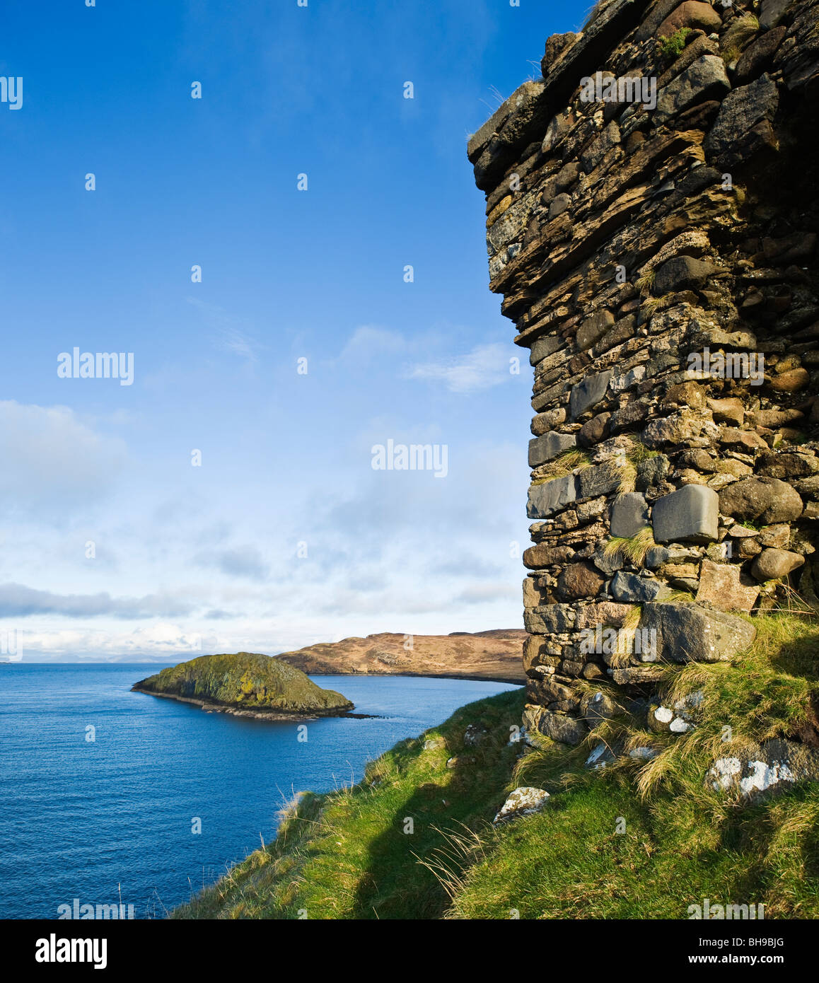 Clifftop ruins of Duntulm castle, Trotternish, Isle of Skye, Scotland ...