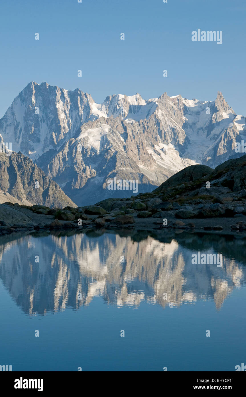 Mont blanc alps lake chamonix lakes hi-res stock photography and images ...