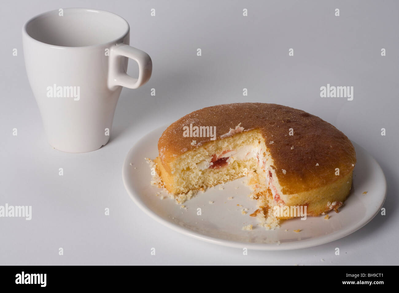 Victoria sponge cake Stock Photo - Alamy