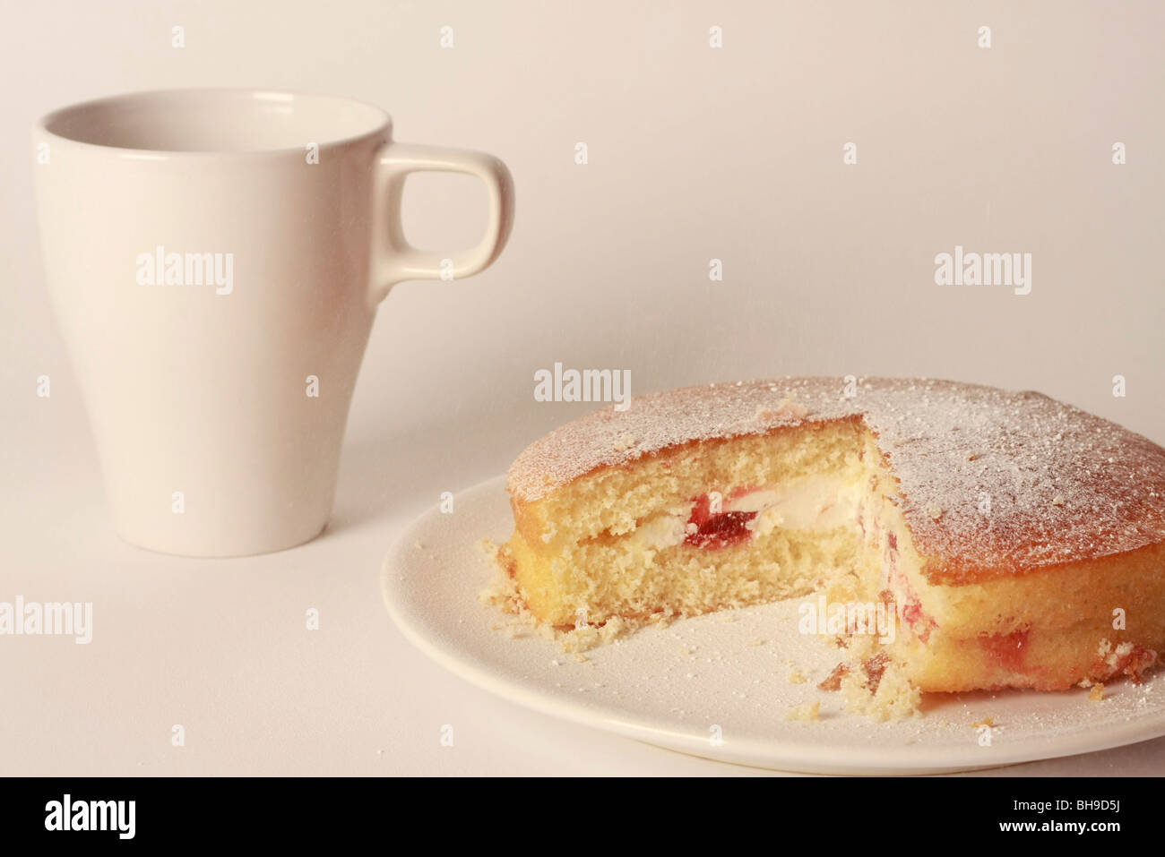 Victoria sponge cake Stock Photo - Alamy