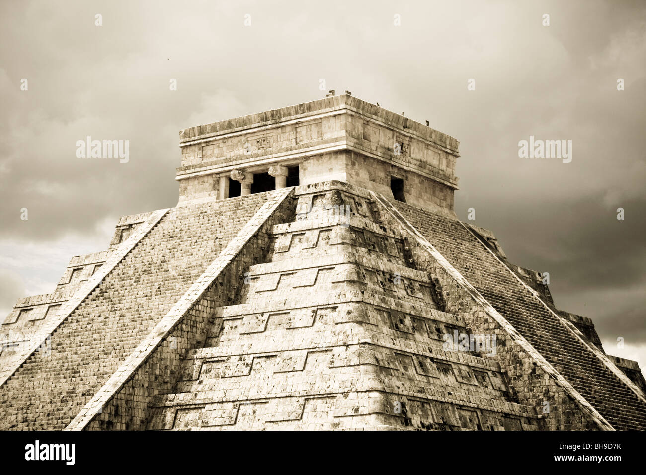 El Castillo - Mayan pyramids in Chichen Itza, Mexico Stock Photo - Alamy