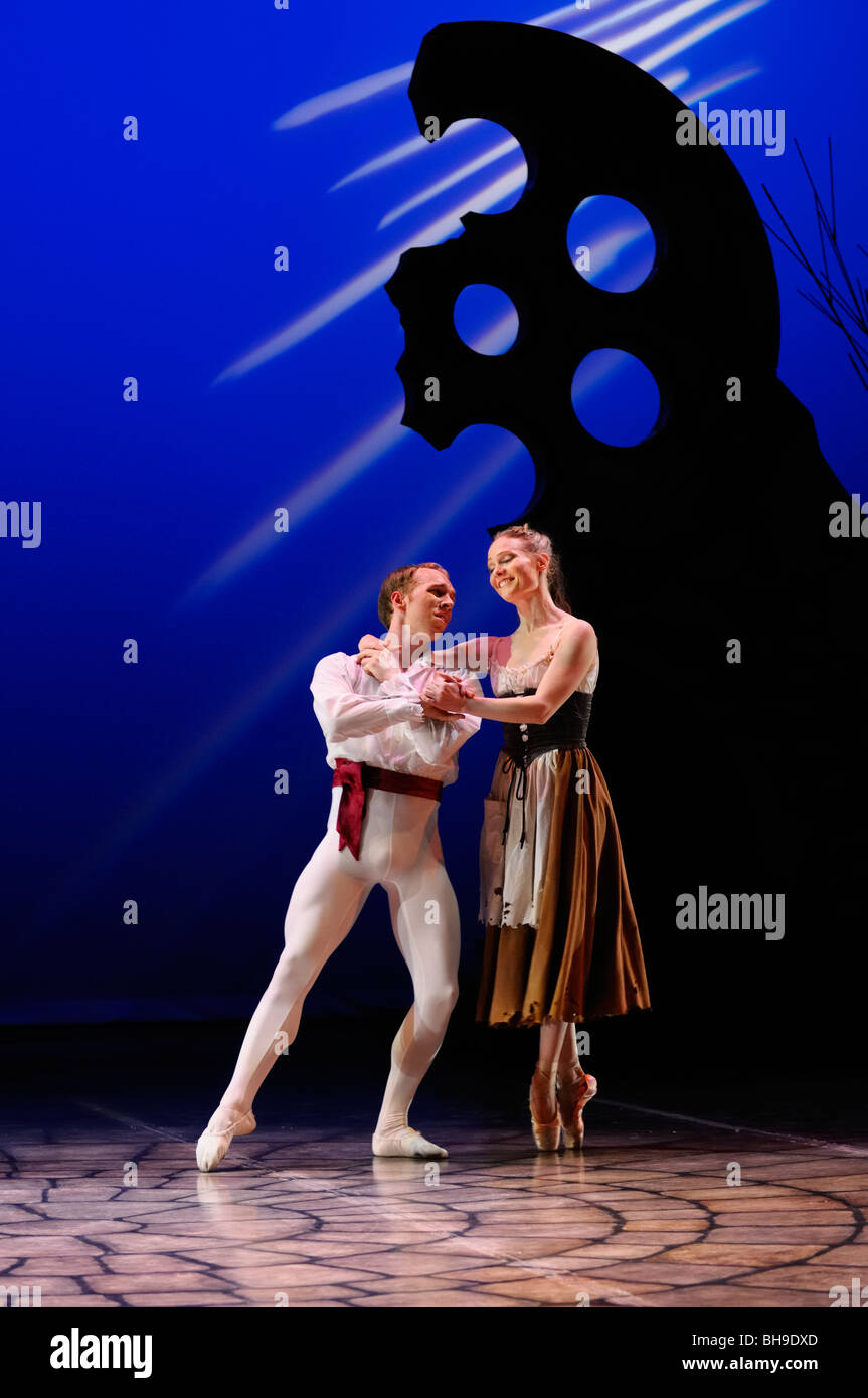 Cinderella en pointe and Prince Charming together forever in Ballet ...