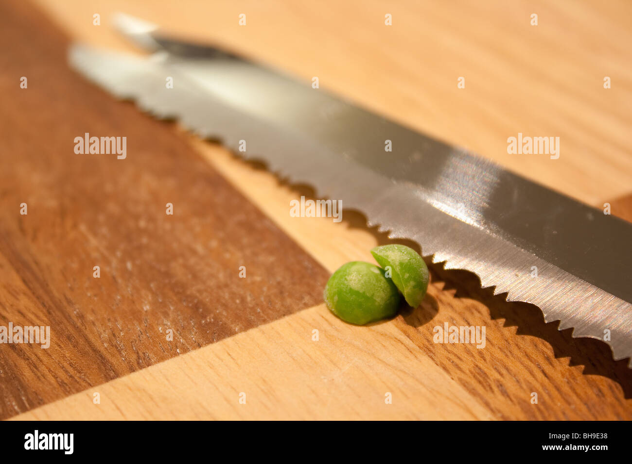Single pea hi-res stock photography and images - Alamy