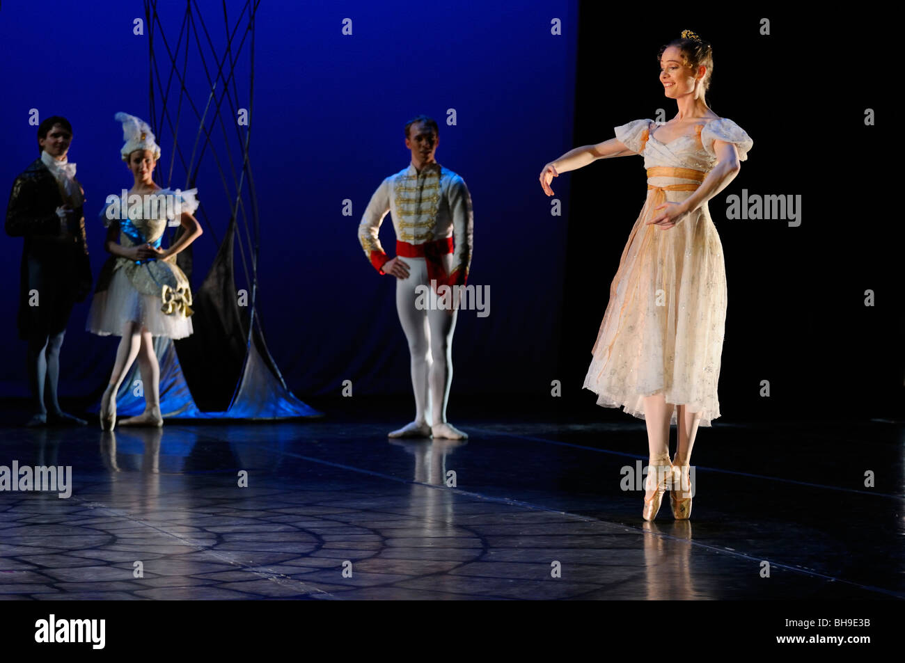 Cinderella dancing solo en pointe at the Ball while Prince Charming ...