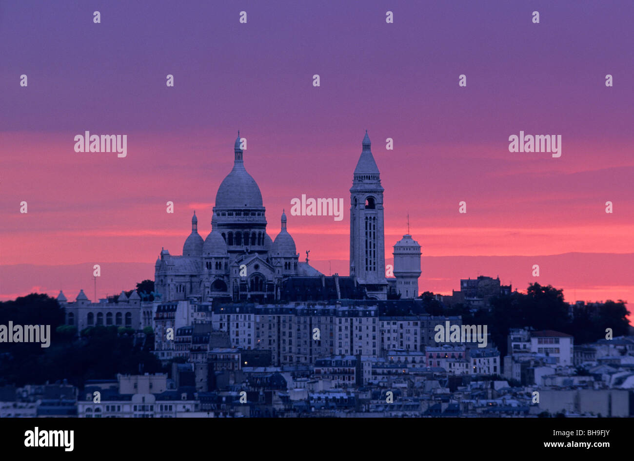 France, Paris, Basilica of Sacre Coeur, Montmartre, colorful sunset ...