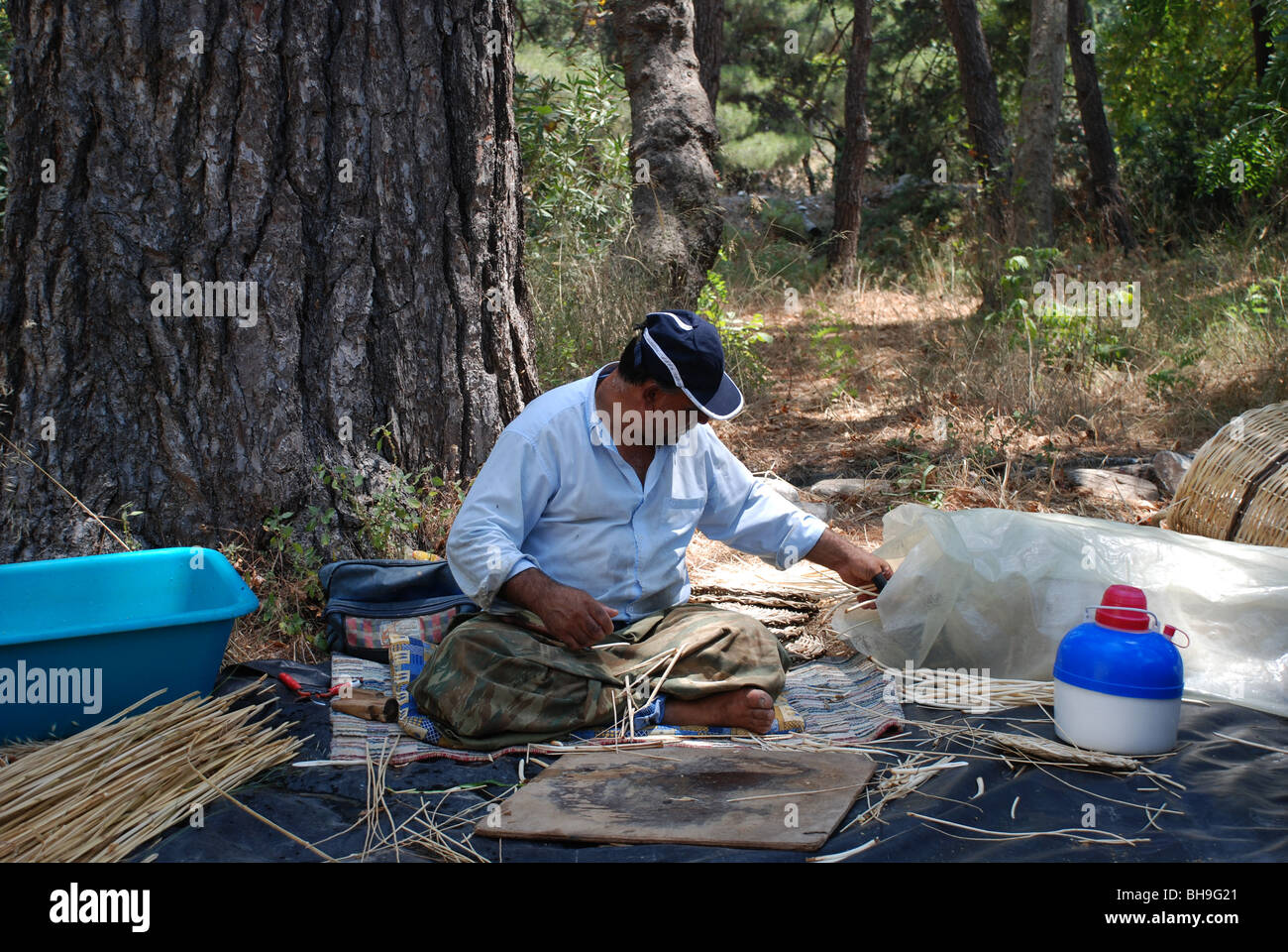 Gypsy basket hi-res stock photography and images - Alamy
