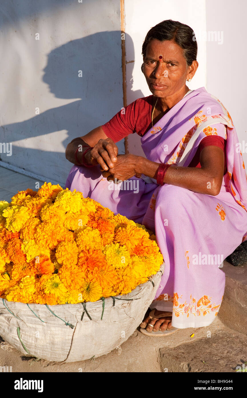 Indian woman selling flowers hi-res stock photography and images - Alamy