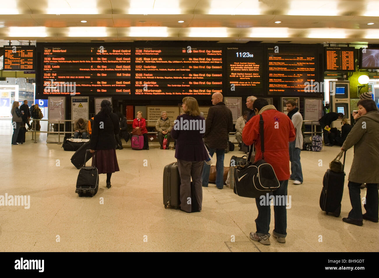 Kings cross station departure boards hi-res stock photography and ...